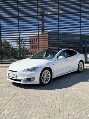 White Tesla Model S 2017 in Klaipeda, with an engine capacity of 0.00 L and mileage of 133 thousand km for 20570 €, photo 12 on AUTOMOTO.COM.LV