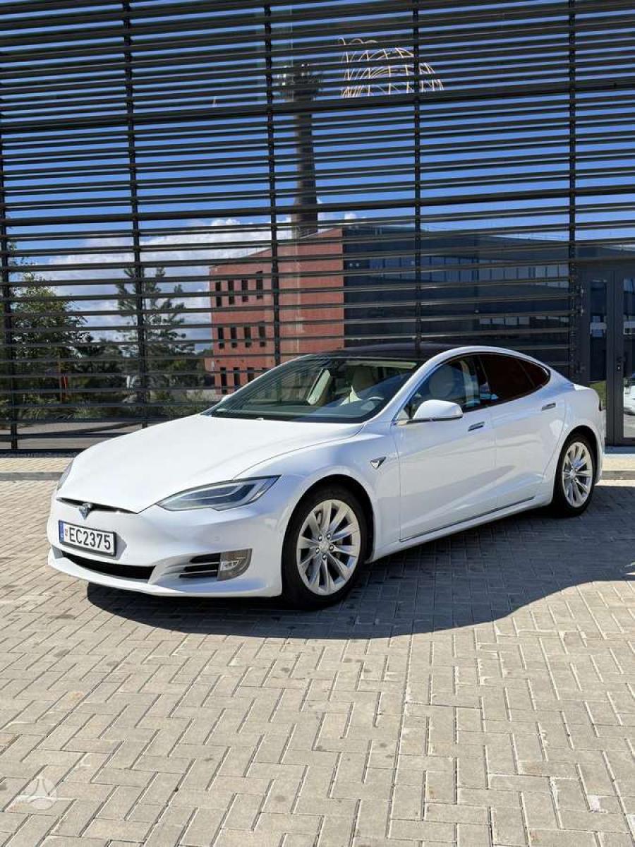 White Tesla Model S 2017 in Klaipeda, with an engine capacity of 0.00 L and mileage of 133 thousand km for 20570 €, photo 12 on AUTOMOTO.COM.LV