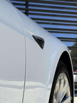 White Tesla Model S 2017 in Klaipeda, with an engine capacity of 0.00 L and mileage of 133 thousand km for 20570 €, photo 13 on AUTOMOTO.COM.LV
