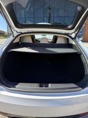 White Tesla Model S 2017 in Klaipeda, with an engine capacity of 0.00 L and mileage of 133 thousand km for 20570 €, photo 17 on AUTOMOTO.COM.LV