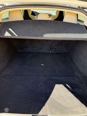 White Tesla Model S 2017 in Klaipeda, with an engine capacity of 0.00 L and mileage of 133 thousand km for 20570 €, photo 18 on AUTOMOTO.COM.LV