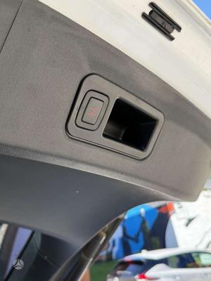 White Tesla Model S 2017 in Klaipeda, with an engine capacity of 0.00 L and mileage of 133 thousand km for 20570 €, photo 19 on AUTOMOTO.COM.LV