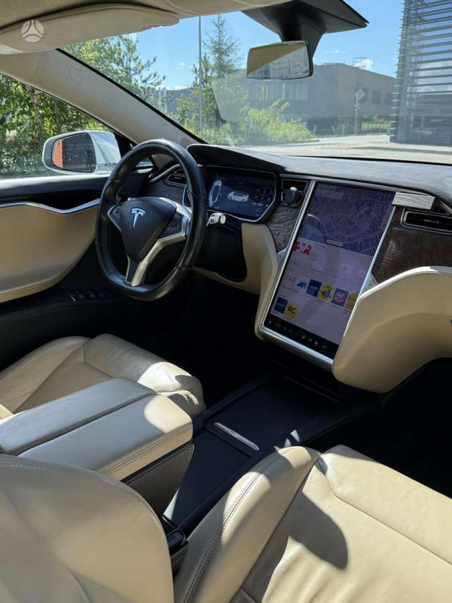 White Tesla Model S 2017 in Klaipeda, with an engine capacity of 0.00 L and mileage of 133 thousand km for 20570 €, photo 23 on AUTOMOTO.COM.LV