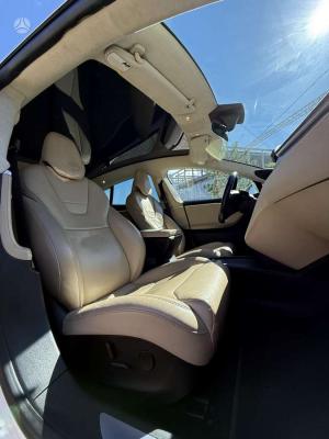 White Tesla Model S 2017 in Klaipeda, with an engine capacity of 0.00 L and mileage of 133 thousand km for 20570 €, photo 24 on AUTOMOTO.COM.LV
