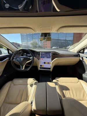 White Tesla Model S 2017 in Klaipeda, with an engine capacity of 0.00 L and mileage of 133 thousand km for 20570 €, photo 26 on AUTOMOTO.COM.LV