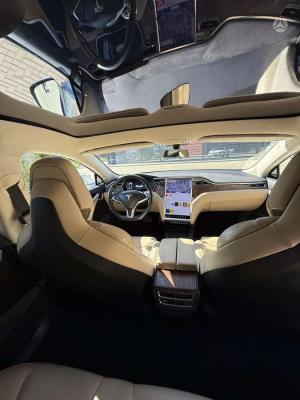 White Tesla Model S 2017 in Klaipeda, with an engine capacity of 0.00 L and mileage of 133 thousand km for 20570 €, photo 29 on AUTOMOTO.COM.LV