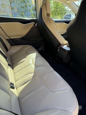 White Tesla Model S 2017 in Klaipeda, with an engine capacity of 0.00 L and mileage of 133 thousand km for 20570 €, photo 31 on AUTOMOTO.COM.LV