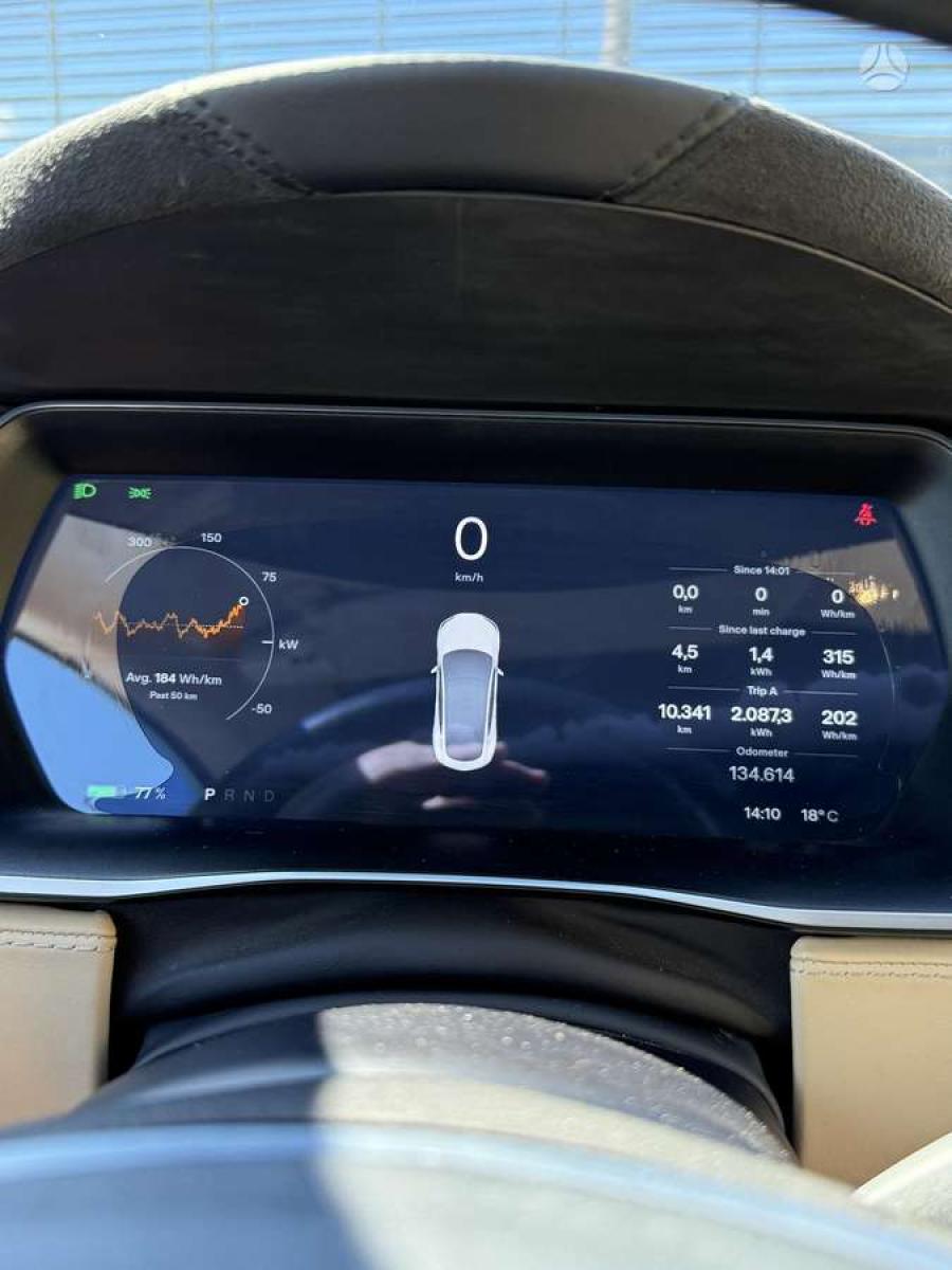 White Tesla Model S 2017 in Klaipeda, with an engine capacity of 0.00 L and mileage of 133 thousand km for 20570 €, photo 33 on AUTOMOTO.COM.LV