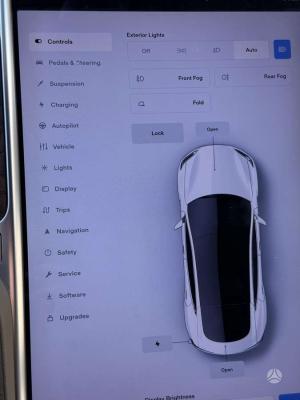 White Tesla Model S 2017 in Klaipeda, with an engine capacity of 0.00 L and mileage of 133 thousand km for 20570 €, photo 34 on AUTOMOTO.COM.LV