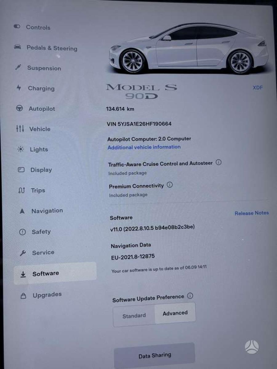 White Tesla Model S 2017 in Klaipeda, with an engine capacity of 0.00 L and mileage of 133 thousand km for 20570 €, photo 35 on AUTOMOTO.COM.LV