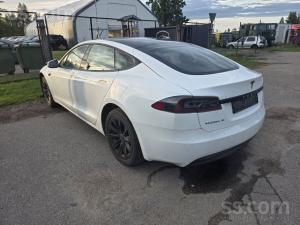Balts Tesla Model S 2018 Jelgava, ar dzinēja tilpumu 0.00 L un nobraukumu 123 tūkst. km par 11500 €, foto  vietnē AUTOMOTO.COM.LV