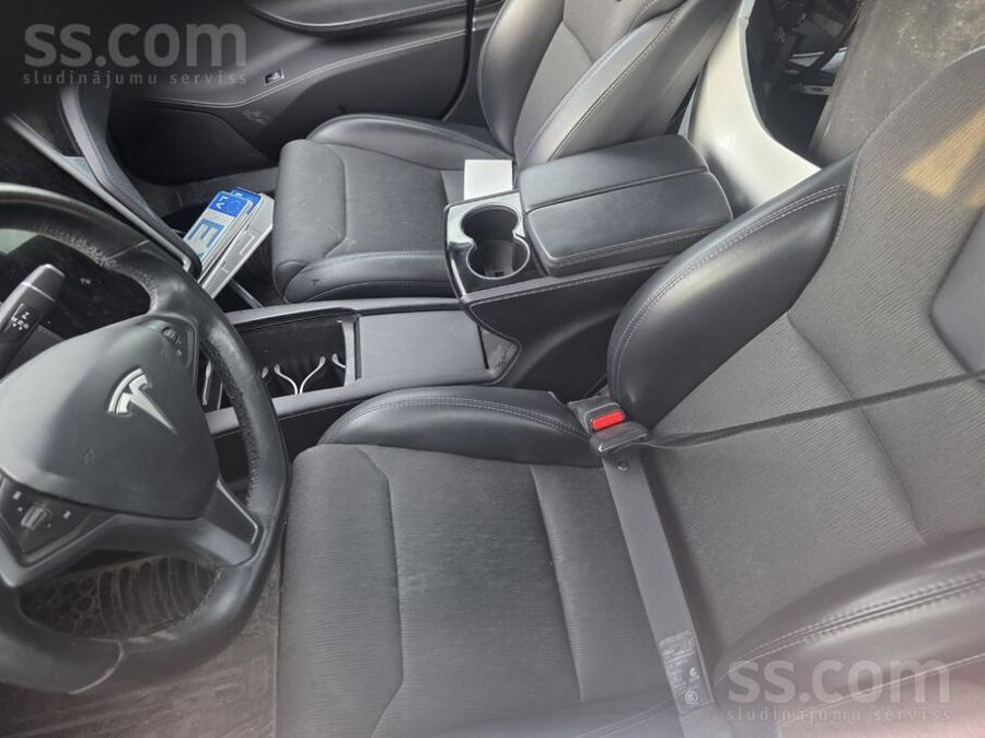 Balts Tesla Model S 2018 Jelgava, ar dzinēja tilpumu 0.00 L un nobraukumu 123 tūkst. km par 11500 €, foto 4 vietnē AUTOMOTO.COM.LV