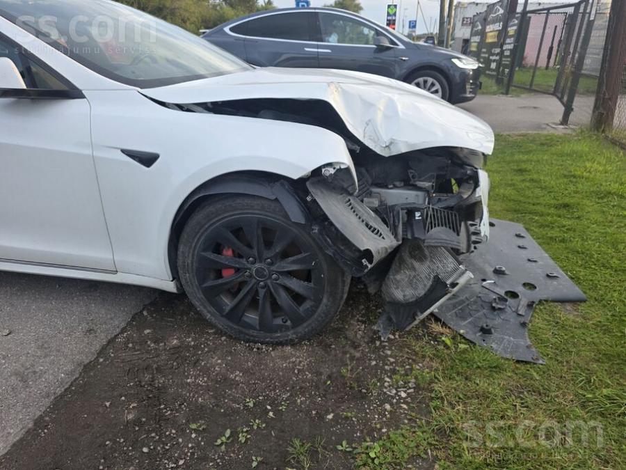 Balts Tesla Model S 2018 Jelgava, ar dzinēja tilpumu 0.00 L un nobraukumu 123 tūkst. km par 11500 €, foto 6 vietnē AUTOMOTO.COM.LV