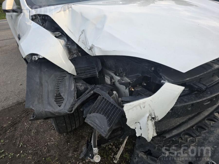 Balts Tesla Model S 2018 Jelgava, ar dzinēja tilpumu 0.00 L un nobraukumu 123 tūkst. km par 11500 €, foto 9 vietnē AUTOMOTO.COM.LV