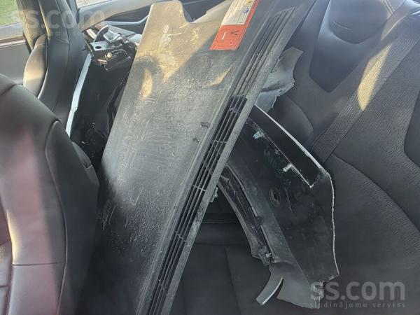 Balts Tesla Model S 2018 Jelgava, ar dzinēja tilpumu 0.00 L un nobraukumu 123 tūkst. km par 11500 €, foto 4 vietnē AUTOMOTO.COM.LV