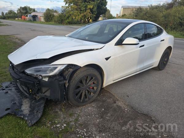 Balts Tesla Model S 2018 Jelgava, ar dzinēja tilpumu 0.00 L un nobraukumu 123 tūkst. km par 11500 €, foto 7 vietnē AUTOMOTO.COM.LV