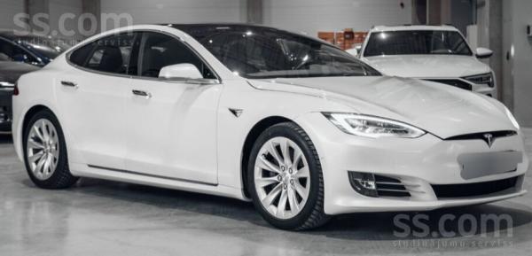 White Tesla Model S 2020 in Riga, with an engine capacity of 0.00 L and mileage of 194 thousand km for 35000 €, photo 2 on AUTOMOTO.COM.LV