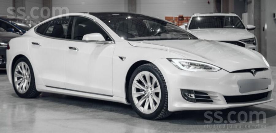 White Tesla Model S 2020 in Riga, with an engine capacity of 0.00 L and mileage of 194 thousand km for 35000 €, photo 2 on AUTOMOTO.COM.LV