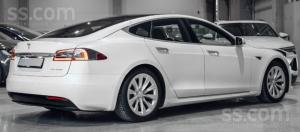 White Tesla Model S 2020 in Riga, with an engine capacity of 0.00 L and mileage of 194 thousand km for 35000 €, photo 4 on AUTOMOTO.COM.LV