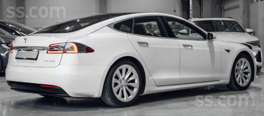 White Tesla Model S 2020 in Riga, with an engine capacity of 0.00 L and mileage of 194 thousand km for 35000 €, photo 4 on AUTOMOTO.COM.LV