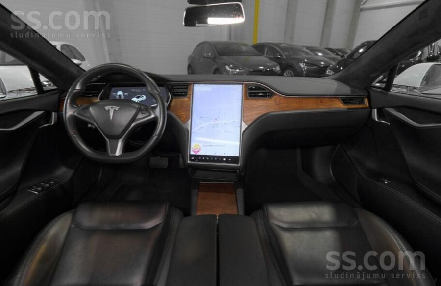 White Tesla Model S 2020 in Riga, with an engine capacity of 0.00 L and mileage of 194 thousand km for 35000 €, photo 13 on AUTOMOTO.COM.LV