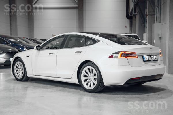 Balts Tesla Model S 2020 Rīga, ar dzinēja tilpumu 0.00 L un nobraukumu 99 tūkst. km par 35900 €, foto 3 vietnē AUTOMOTO.COM.LV