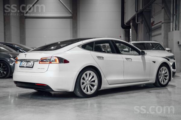 Balts Tesla Model S 2020 Rīga, ar dzinēja tilpumu 0.00 L un nobraukumu 99 tūkst. km par 35900 €, foto 4 vietnē AUTOMOTO.COM.LV