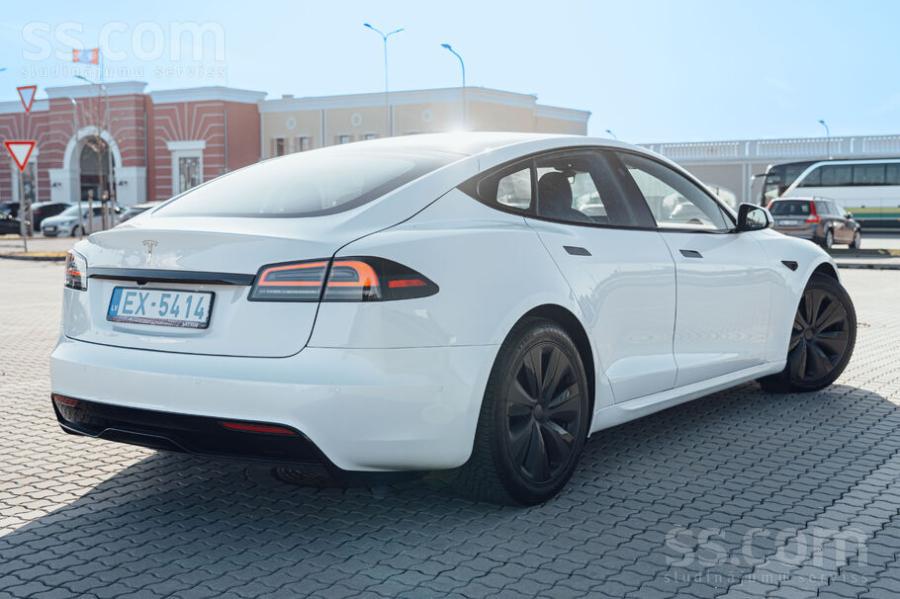 White Tesla Model S 2023 in Jurmala, with an engine capacity of 0.00 L and mileage of 47 thousand km for 58600 €, photo 9 on AUTOMOTO.COM.LV