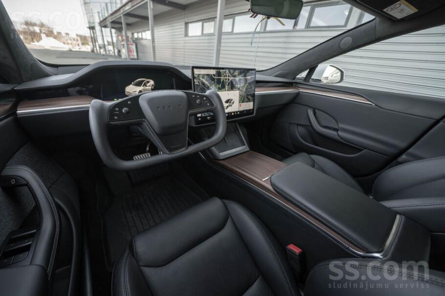 White Tesla Model S 2023 in Jurmala, with an engine capacity of 0.00 L and mileage of 47 thousand km for 58600 €, photo 23 on AUTOMOTO.COM.LV