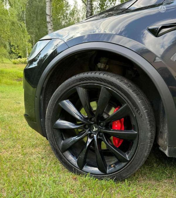 Black Tesla Model X 2016 in Vilnius, with an engine capacity of 0.00 L and mileage of 230 thousand km for 34500 €, photo 7 on AUTOMOTO.COM.LV