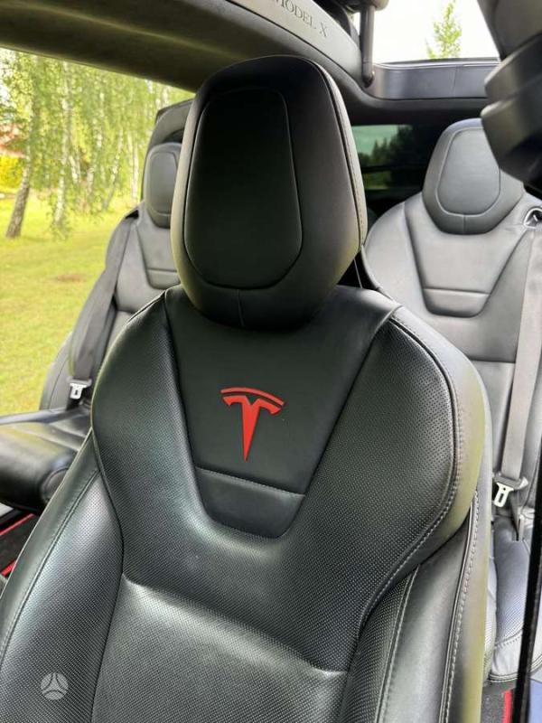 Black Tesla Model X 2016 in Vilnius, with an engine capacity of 0.00 L and mileage of 230 thousand km for 34500 €, photo 10 on AUTOMOTO.COM.LV