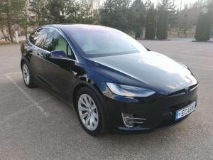 Black Tesla Model X 2016 in Alytus, with an engine capacity of 0.00 L and mileage of 120 thousand km for 25600 €, photo 2 on AUTOMOTO.COM.LV