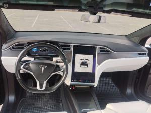 Black Tesla Model X 2016 in Alytus, with an engine capacity of 0.00 L and mileage of 120 thousand km for 25600 €, photo 12 on AUTOMOTO.COM.LV