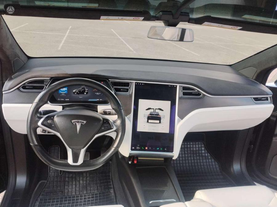 Black Tesla Model X 2016 in Alytus, with an engine capacity of 0.00 L and mileage of 120 thousand km for 25600 €, photo 12 on AUTOMOTO.COM.LV