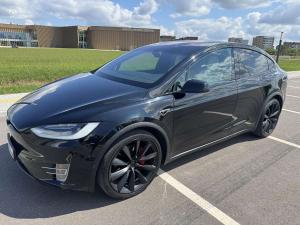 Black Tesla Model X 2016 in Gargzdai, with an engine capacity of 0.00 L and mileage of 259 thousand km for 21500 €, photo  on AUTOMOTO.COM.LV