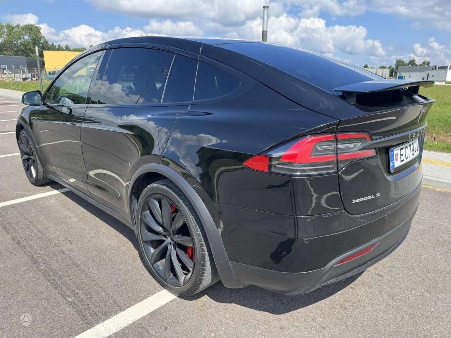 Black Tesla Model X 2016 in Gargzdai, with an engine capacity of 0.00 L and mileage of 259 thousand km for 21500 €, photo 3 on AUTOMOTO.COM.LV