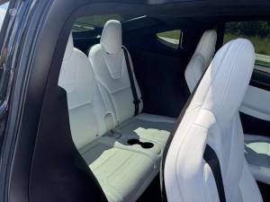 Black Tesla Model X 2016 in Gargzdai, with an engine capacity of 0.00 L and mileage of 259 thousand km for 21500 €, photo 10 on AUTOMOTO.COM.LV