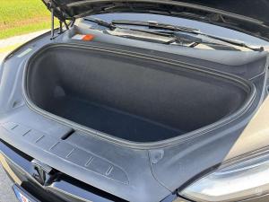 Black Tesla Model X 2016 in Gargzdai, with an engine capacity of 0.00 L and mileage of 259 thousand km for 21500 €, photo 14 on AUTOMOTO.COM.LV