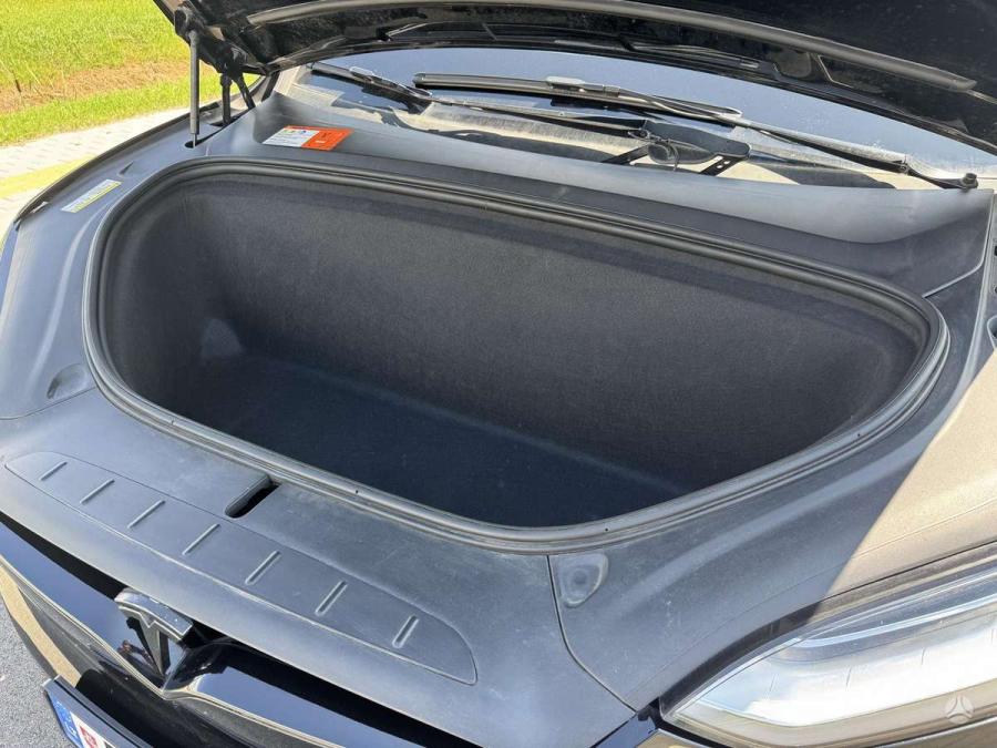Black Tesla Model X 2016 in Gargzdai, with an engine capacity of 0.00 L and mileage of 259 thousand km for 21500 €, photo 14 on AUTOMOTO.COM.LV