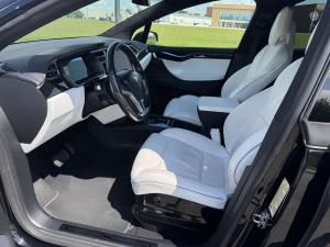 Black Tesla Model X 2016 in Gargzdai, with an engine capacity of 0.00 L and mileage of 259 thousand km for 21500 €, photo 15 on AUTOMOTO.COM.LV