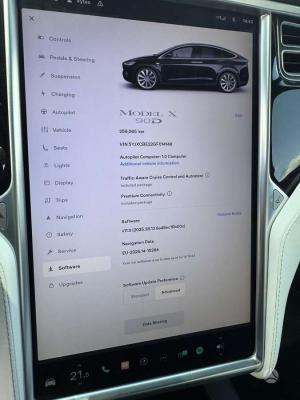 Black Tesla Model X 2016 in Gargzdai, with an engine capacity of 0.00 L and mileage of 259 thousand km for 21500 €, photo 17 on AUTOMOTO.COM.LV