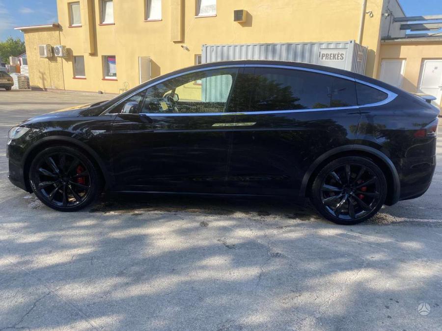 Melns Tesla Model X 2016 Raseiniai, ar dzinēja tilpumu 0.00 L un nobraukumu 38 tūkst. km par 25500 €, foto 4 vietnē AUTOMOTO.COM.LV