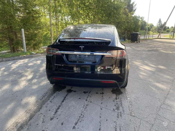 Black Tesla Model X 2016 in Raseiniai, with an engine capacity of 0.00 L and mileage of 38 thousand km for 25500 €, photo 4 on AUTOMOTO.COM.LV
