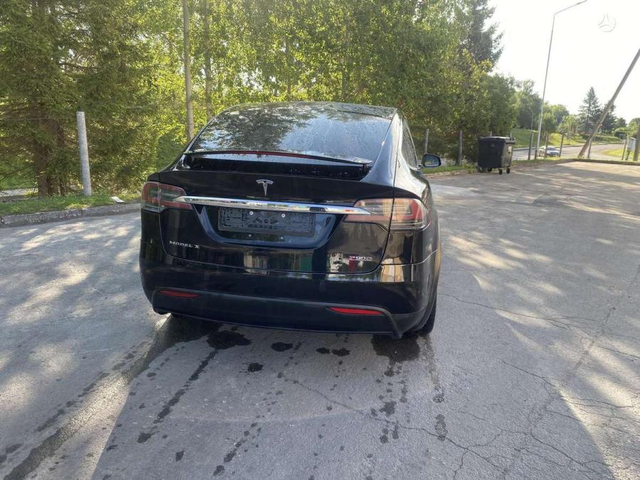 Melns Tesla Model X 2016 Raseiniai, ar dzinēja tilpumu 0.00 L un nobraukumu 38 tūkst. km par 25500 €, foto 10 vietnē AUTOMOTO.COM.LV