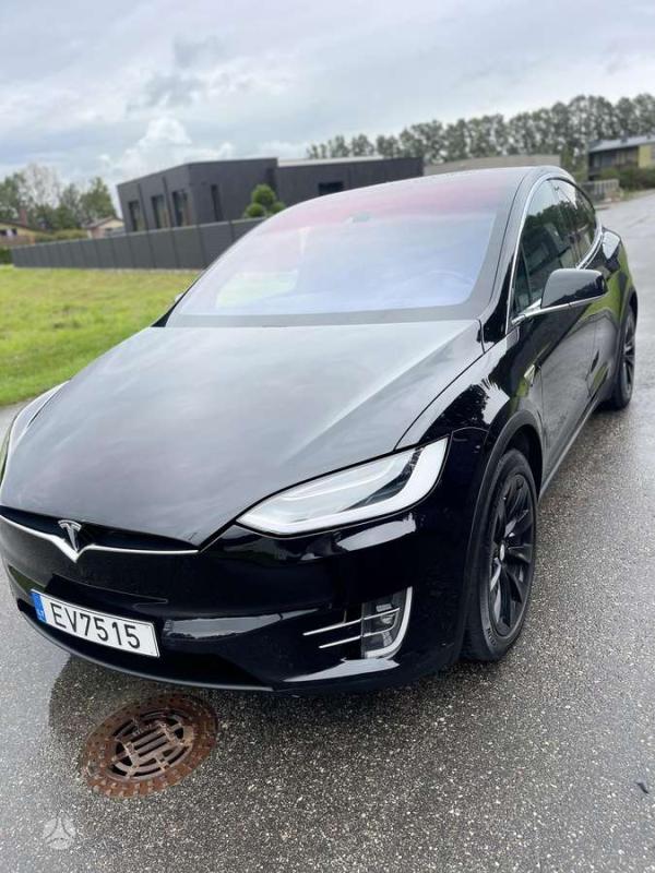 Tesla Model X 2016 in Kaunas on AUTOMOTO.COM.LV Black Tesla Model X 2016 in Kaunas, with an engine capacity of 0.00 L and mileage of 135 thousand km for 21500 €, photo 1 on AUTOMOTO.COM.LV