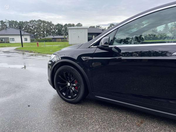 Tesla Model X 2016 in Kaunas on AUTOMOTO.COM.LV Black Tesla Model X 2016 in Kaunas, with an engine capacity of 0.00 L and mileage of 135 thousand km for 21500 €, photo 4 on AUTOMOTO.COM.LV