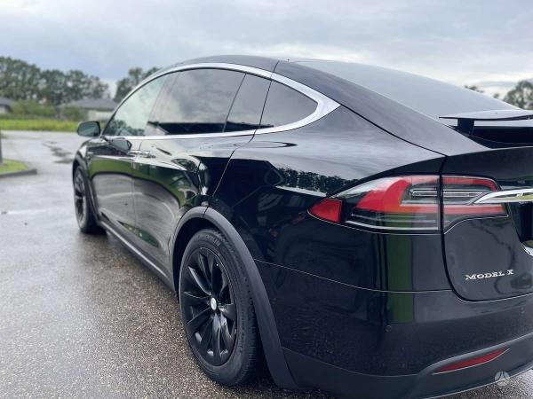 Tesla Model X 2016 in Kaunas on AUTOMOTO.COM.LV Black Tesla Model X 2016 in Kaunas, with an engine capacity of 0.00 L and mileage of 135 thousand km for 21500 €, photo 5 on AUTOMOTO.COM.LV