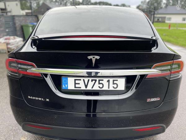 Tesla Model X 2016 in Kaunas on AUTOMOTO.COM.LV Black Tesla Model X 2016 in Kaunas, with an engine capacity of 0.00 L and mileage of 135 thousand km for 21500 €, photo 7 on AUTOMOTO.COM.LV