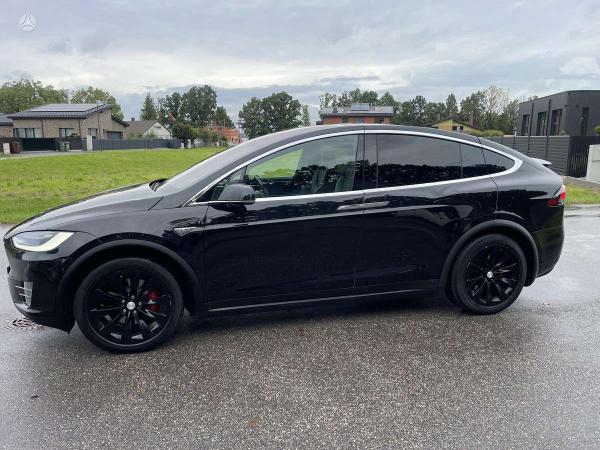 Tesla Model X 2016 in Kaunas on AUTOMOTO.COM.LV Black Tesla Model X 2016 in Kaunas, with an engine capacity of 0.00 L and mileage of 135 thousand km for 21500 €, photo 10 on AUTOMOTO.COM.LV