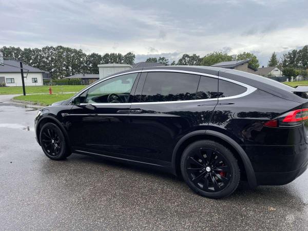 Tesla Model X 2016 in Kaunas on AUTOMOTO.COM.LV Black Tesla Model X 2016 in Kaunas, with an engine capacity of 0.00 L and mileage of 135 thousand km for 21500 €, photo 11 on AUTOMOTO.COM.LV